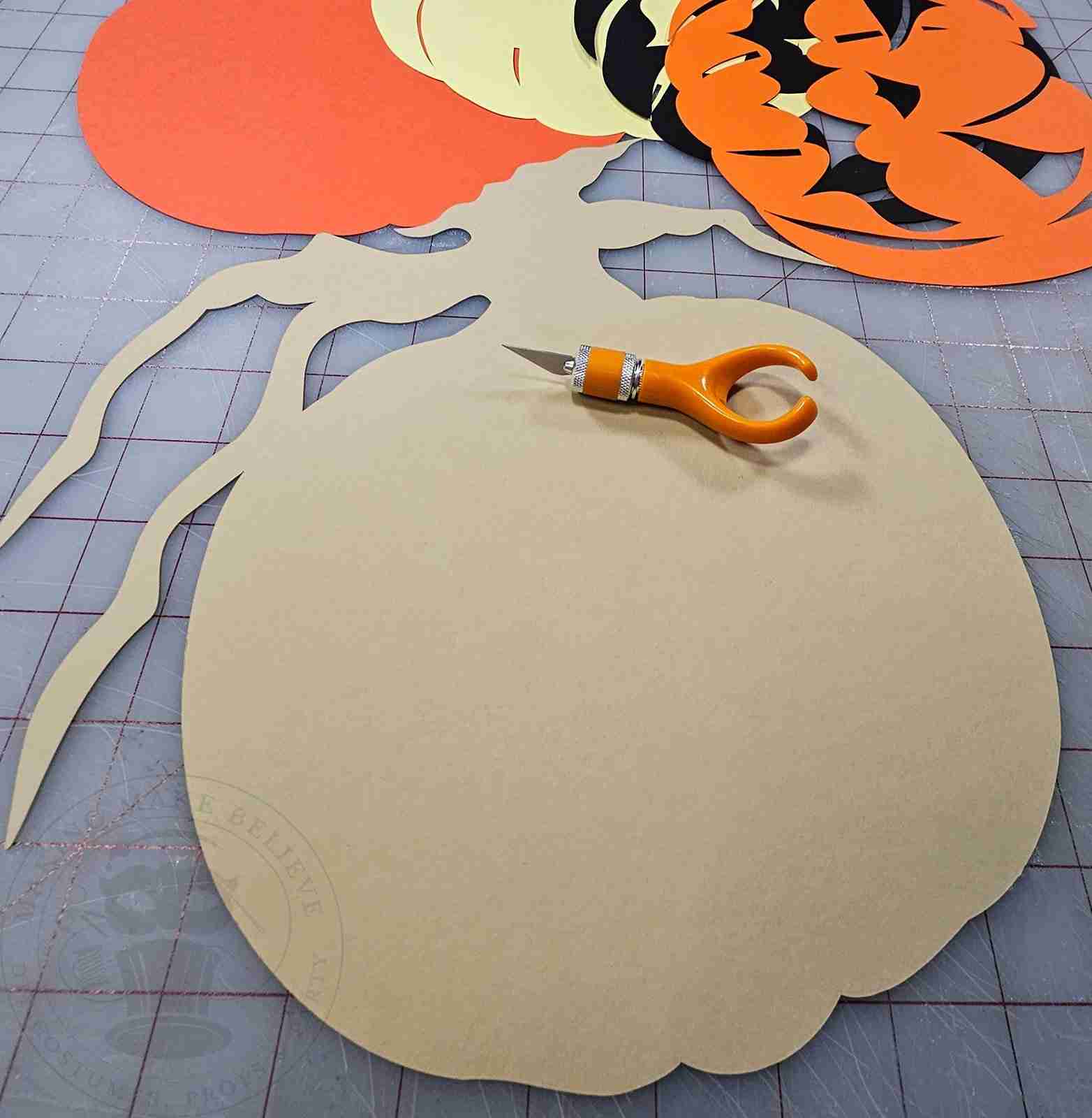 Make A Spooky Jack O'Lantern Halloween Decoration - Easy Paper Pumpkin ...