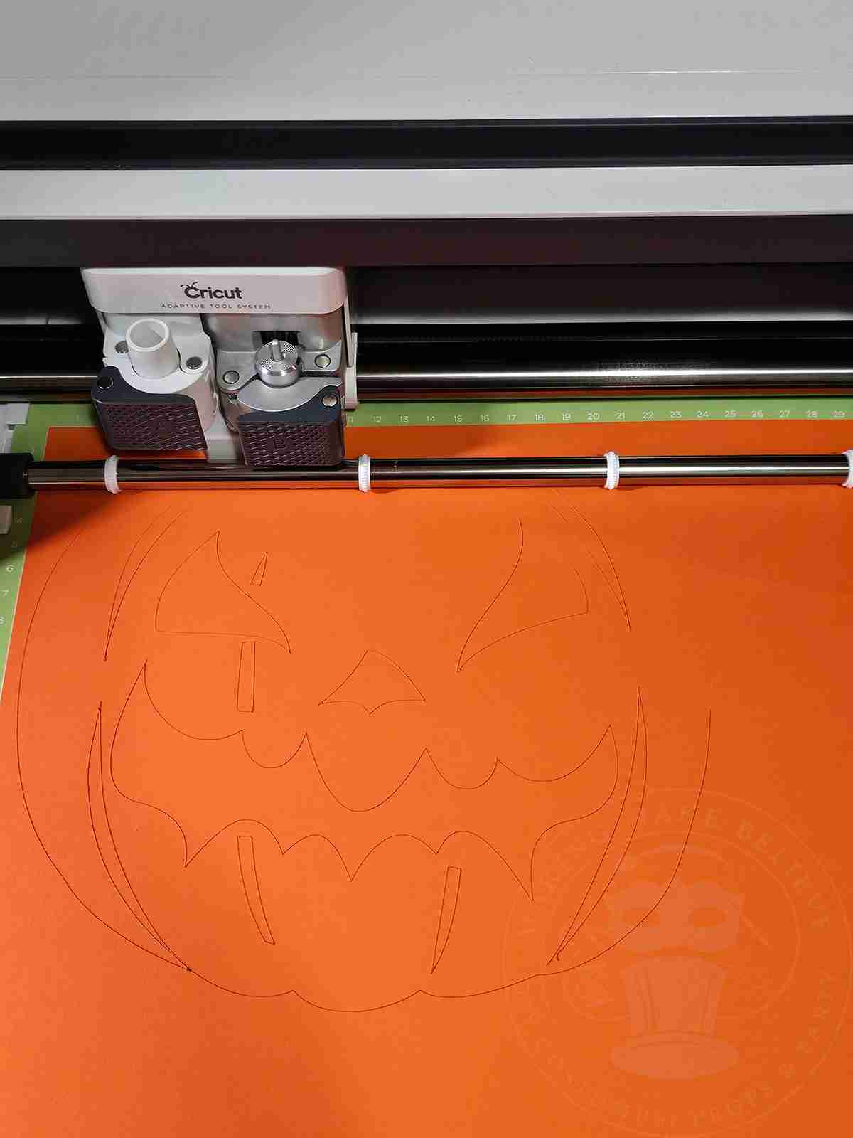 Make A Spooky Jack O'Lantern Halloween Decoration - Easy Paper Pumpkin ...